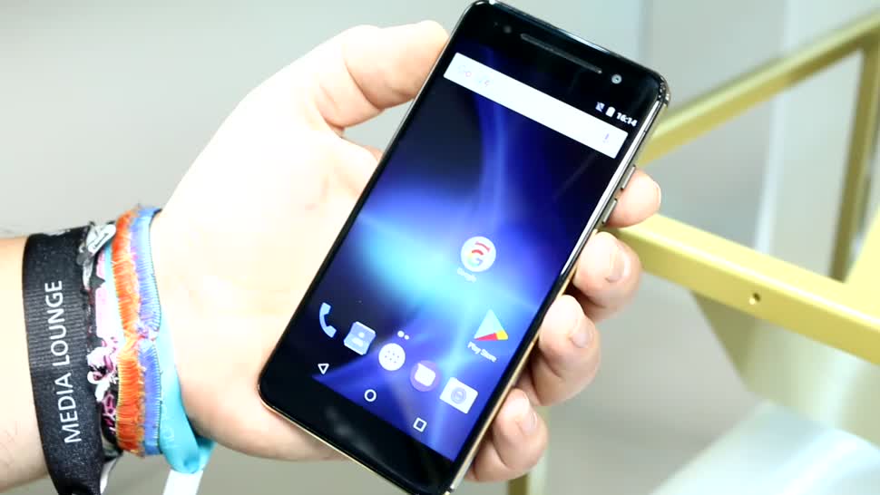 Neffos P1: Kompaktes Konzept-Smartphone mit Beamer ohne Buckel